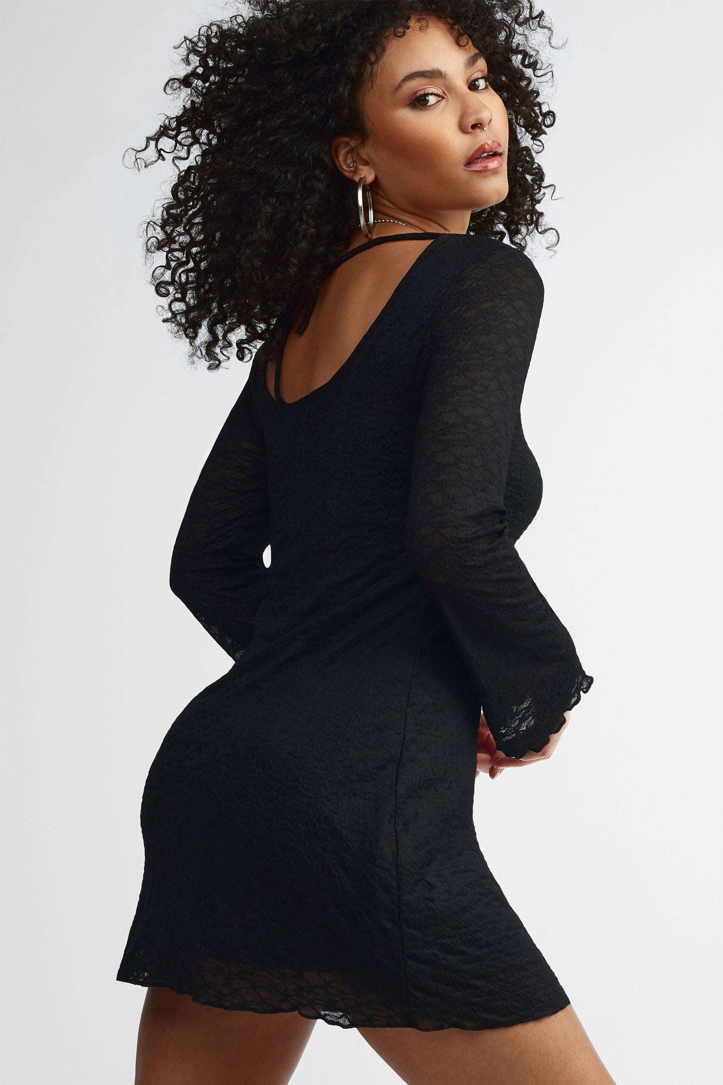 Robe Courte Manches Longues évasée En Dentelle Femme